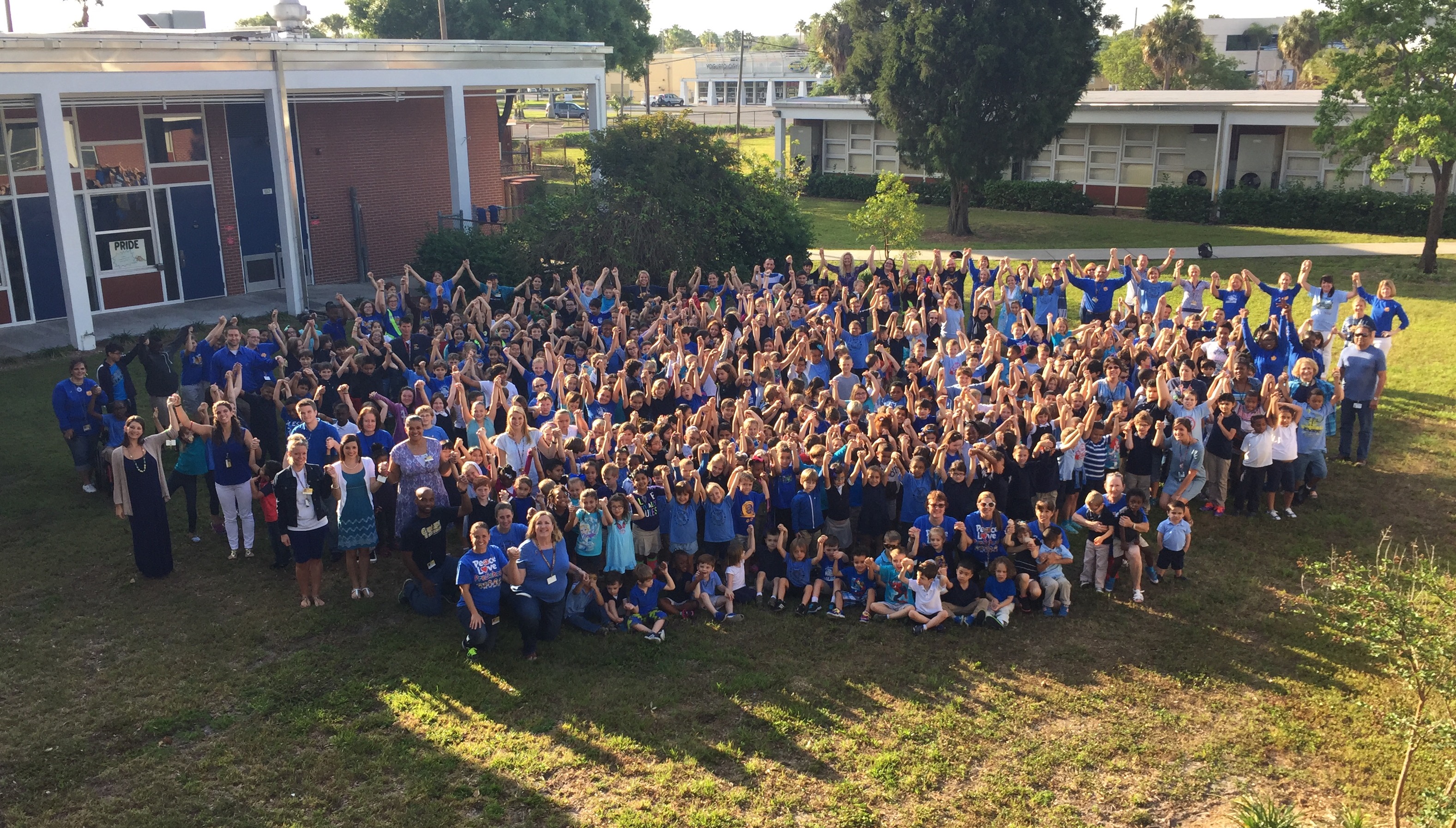 Grady Lights It Up Blue! | School News | Grady Elementary PTA